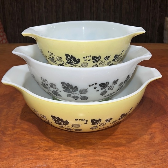 Pyrex | Kitchen | Vintage Pyrex Yellow And Black And White And Black ...